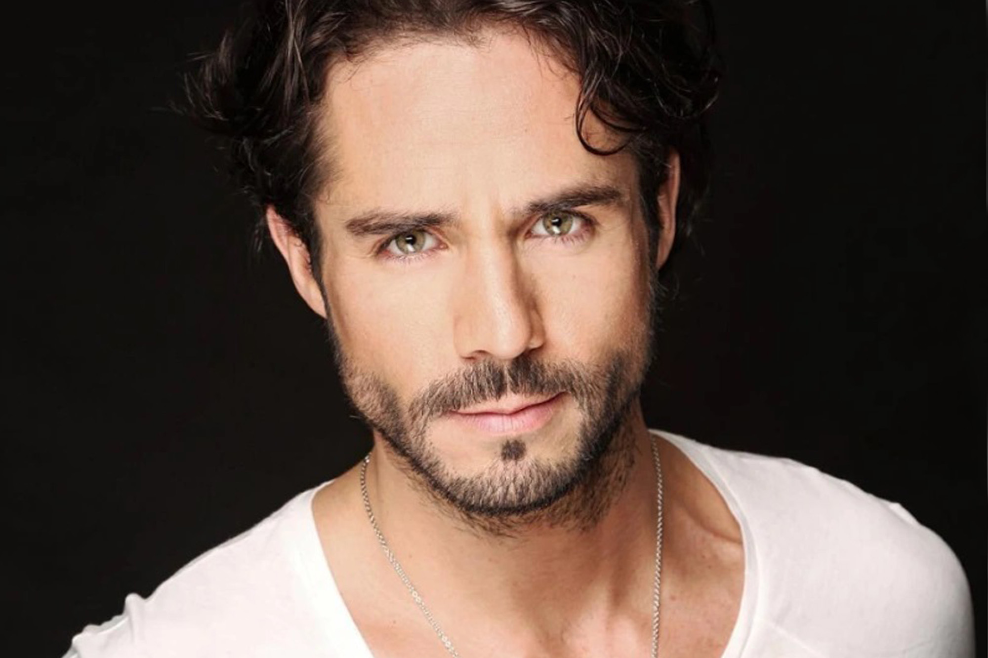 José Ron confirma romance con una joven modelo y conductora – Cafe ...